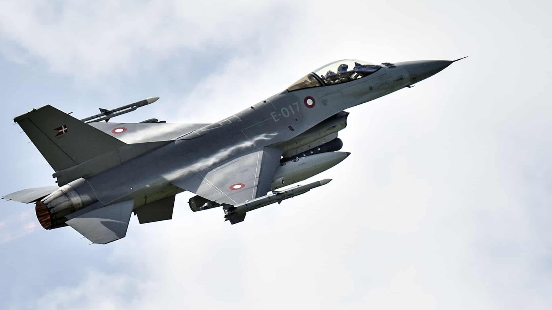 Jagerfly bragede over Danmark i 300 meters højde: Se deres rute her ...