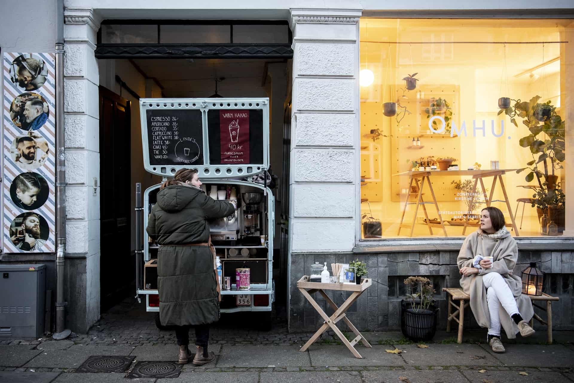 Christina ville noget nyt med sit liv: Nu kører hun rundt i Horsens med ...