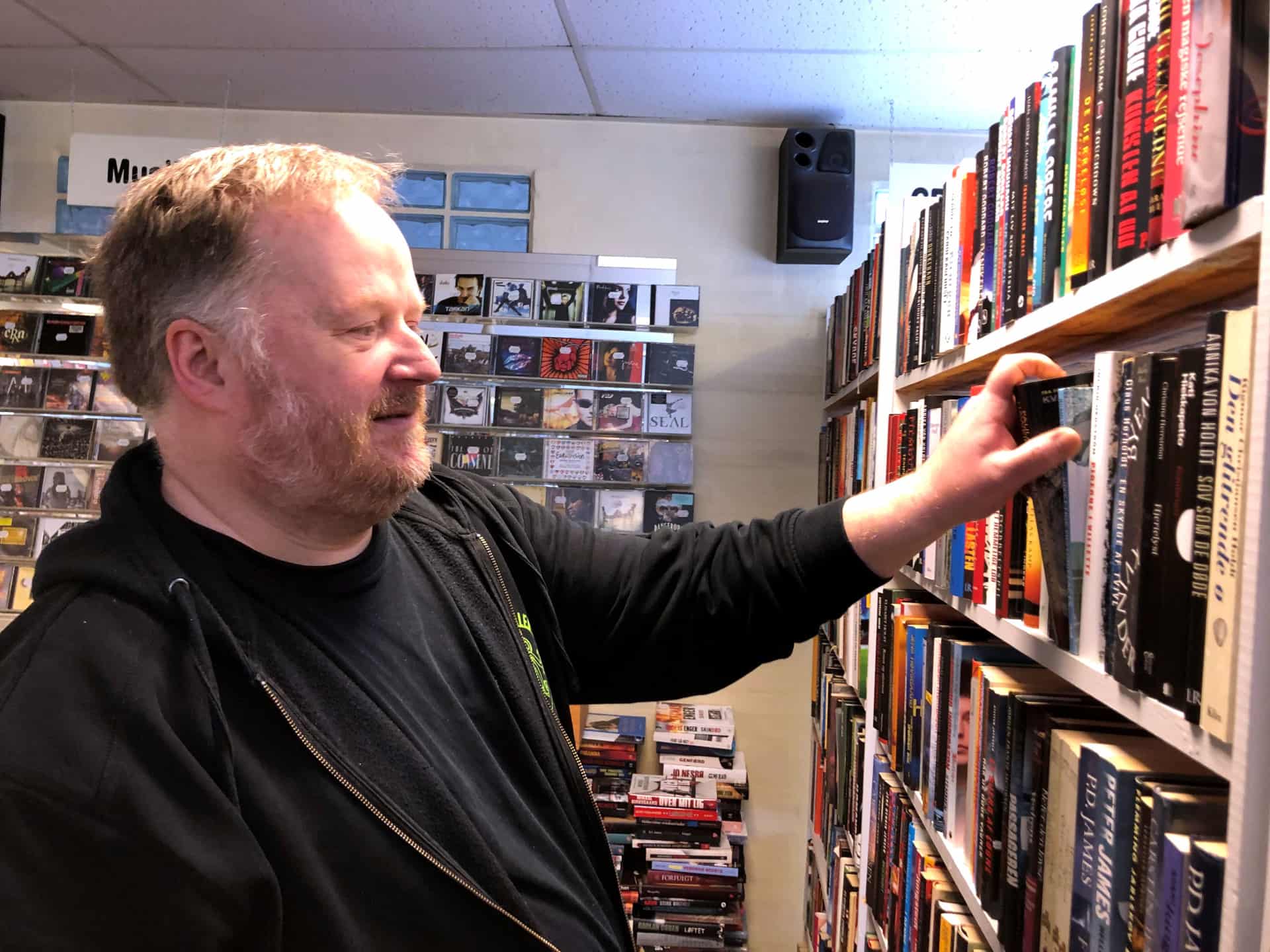 Bag disken: Brian var bager i 10 år, nu sælger han tegneserier og gamle ...