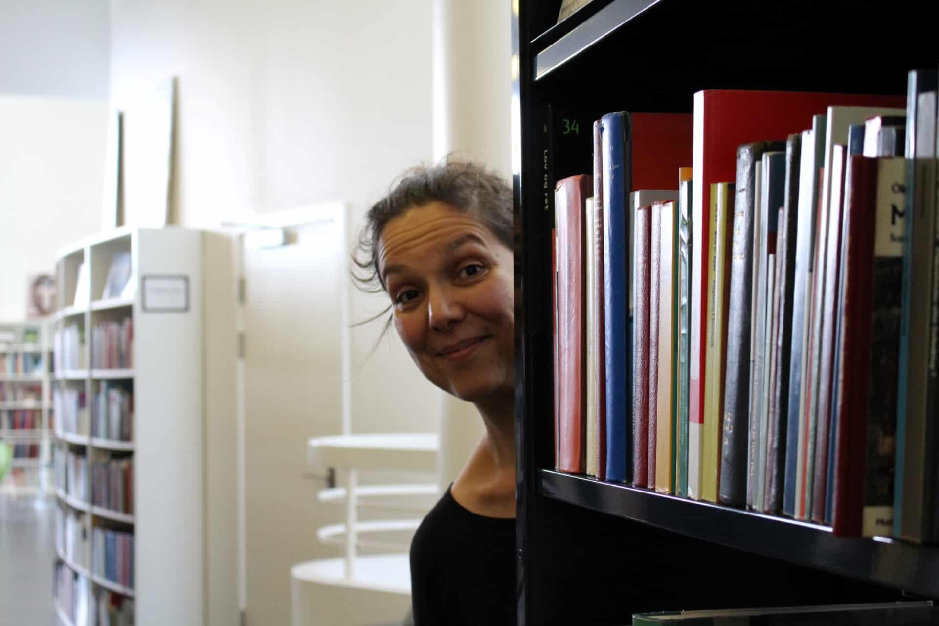 Oplæsning for voksne i anledning af brojubilæum | ugeavisen.dk