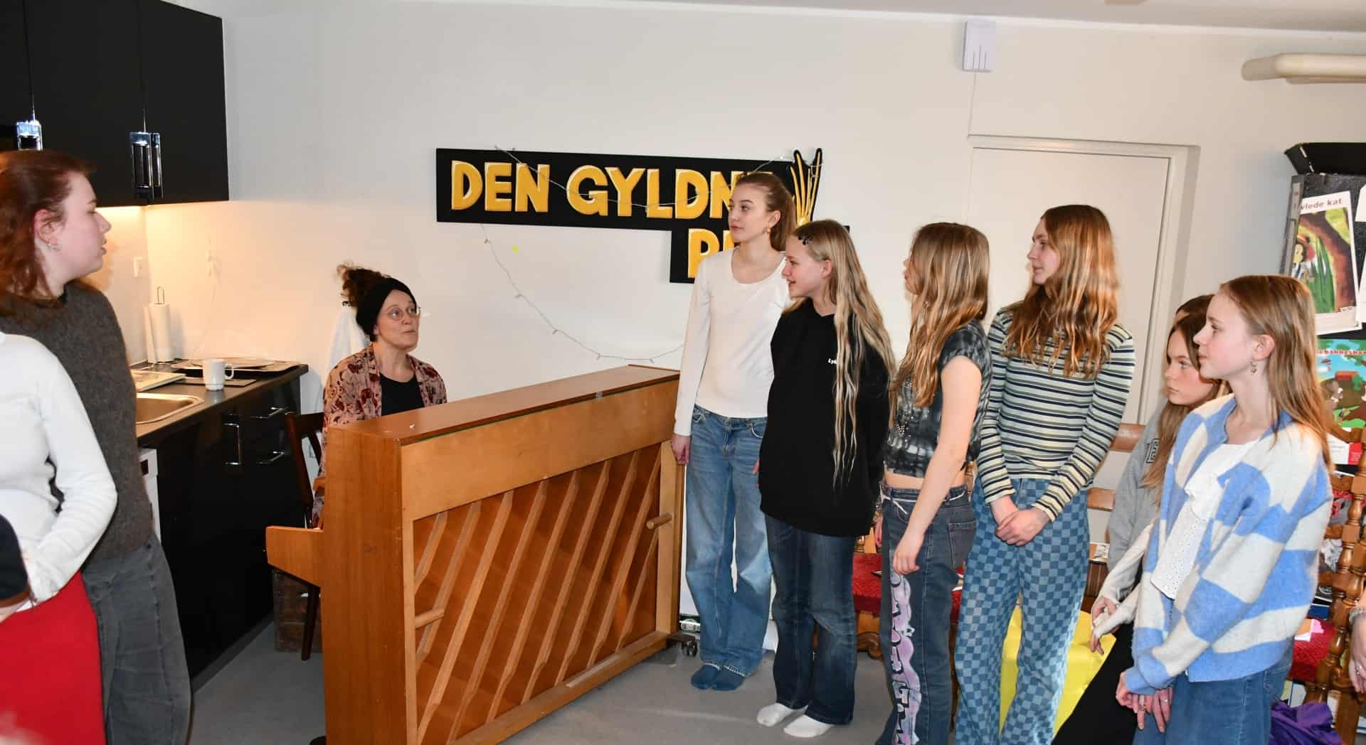 Børn og unge har selv været med til at skrive årets forestilling ...