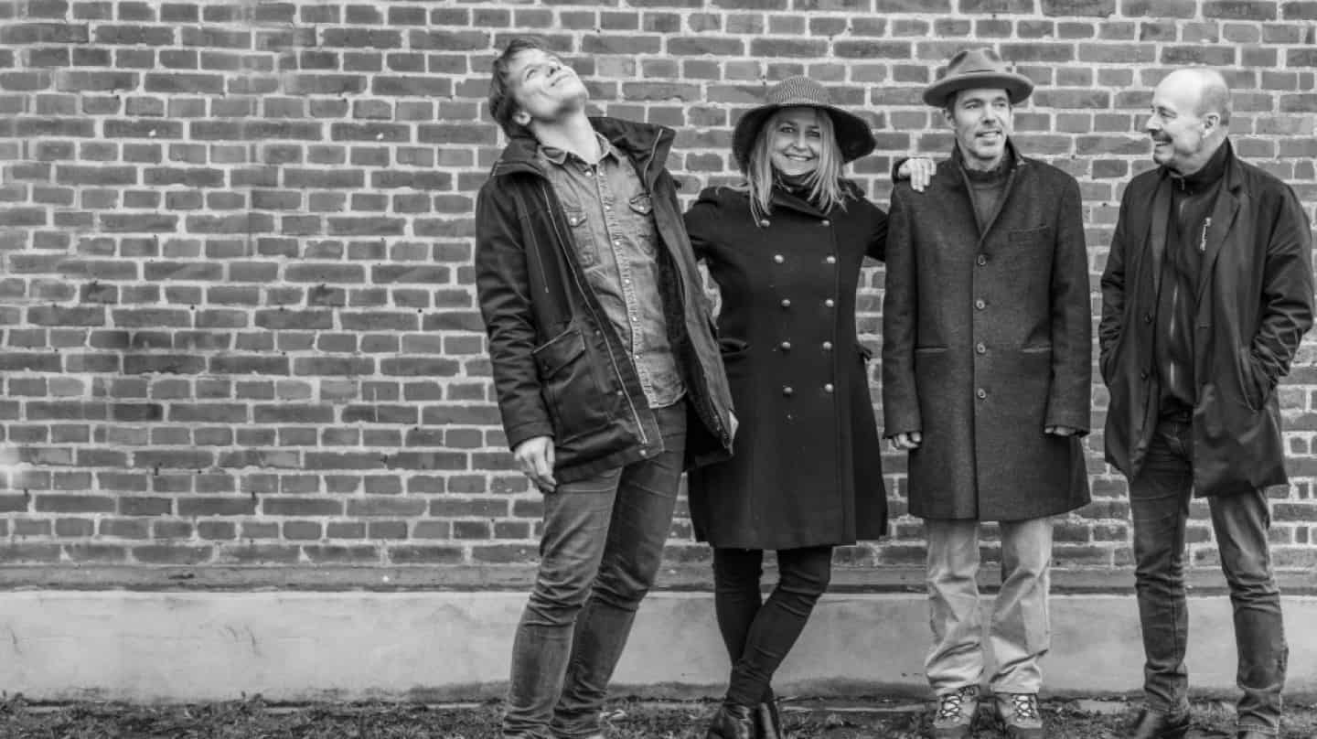 Laura og den dygtige guitarist | ugeavisen.dk