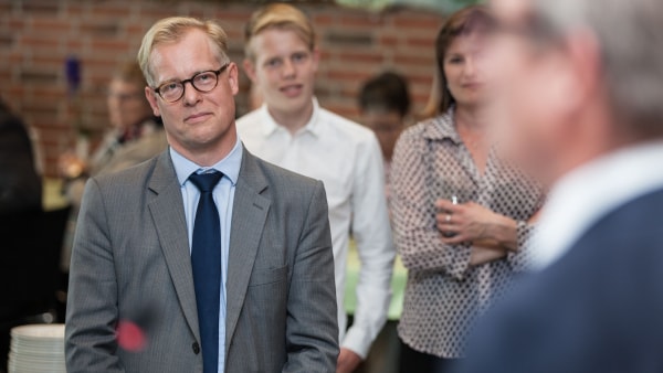 Analyse: Carl Holst venter på sin skæbne | jv.dk
