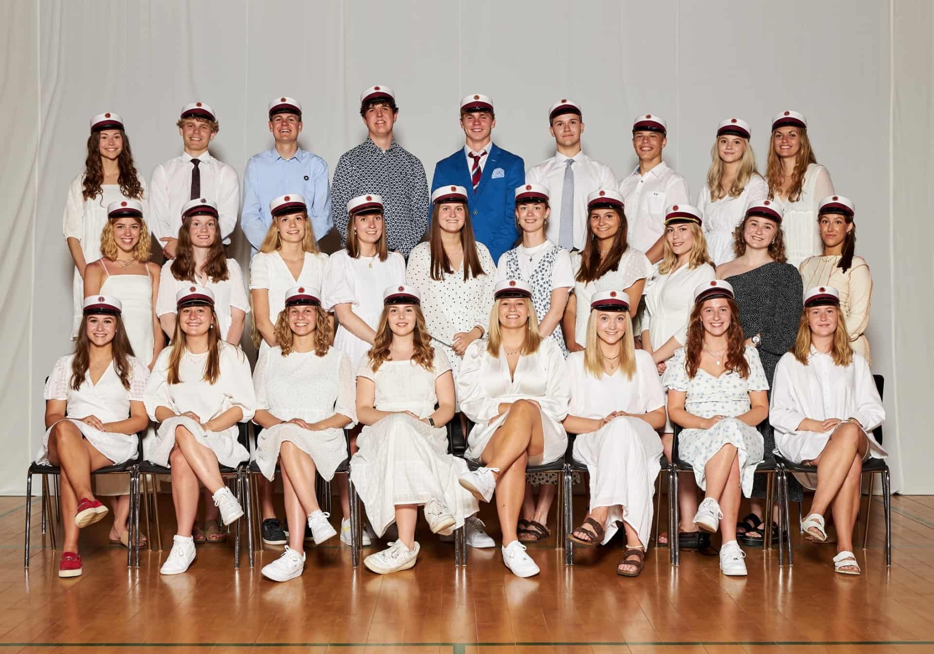 Holdbilleder: Årets studenter fra Odder Gymnasium | ugeavisen.dk