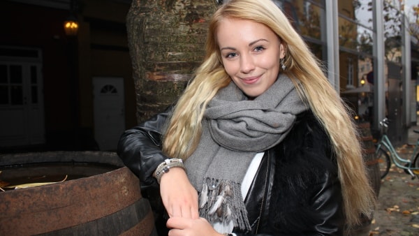 Emma har mange bolde - og smykker - i luften | faa.dk