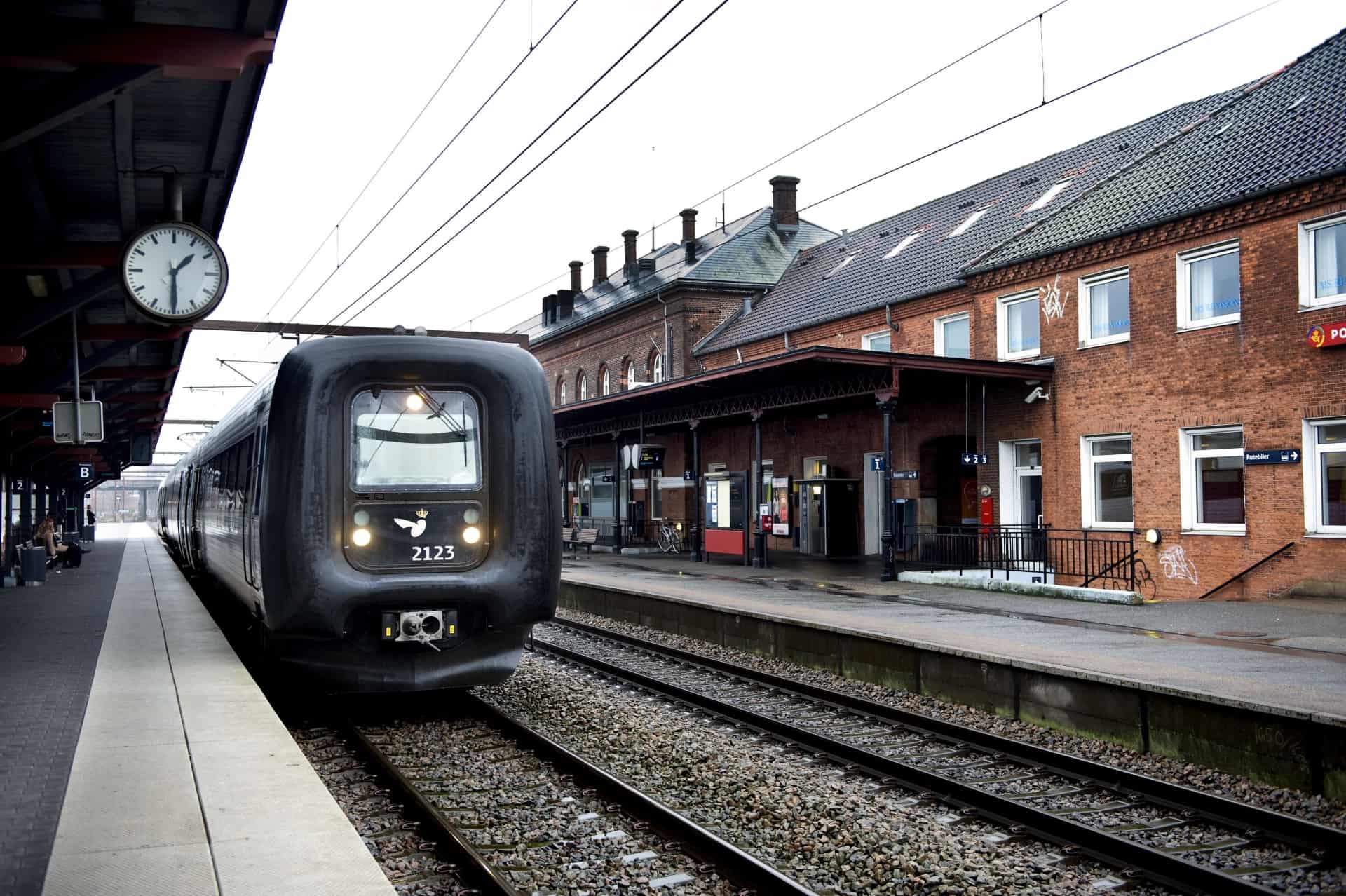 Banedanmark advarer: Sporløbere sætter livet på spil på Kolding Station ...