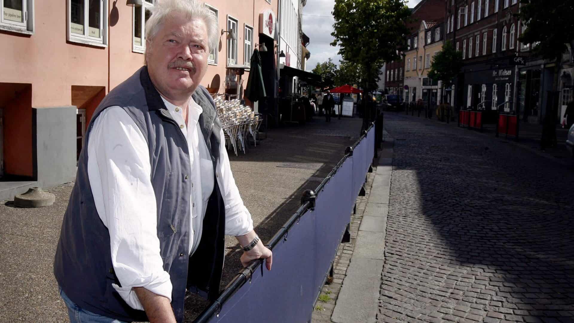 Stik-mig-en-øl-sanger død: Carl Petter var festens mand i Randers ...
