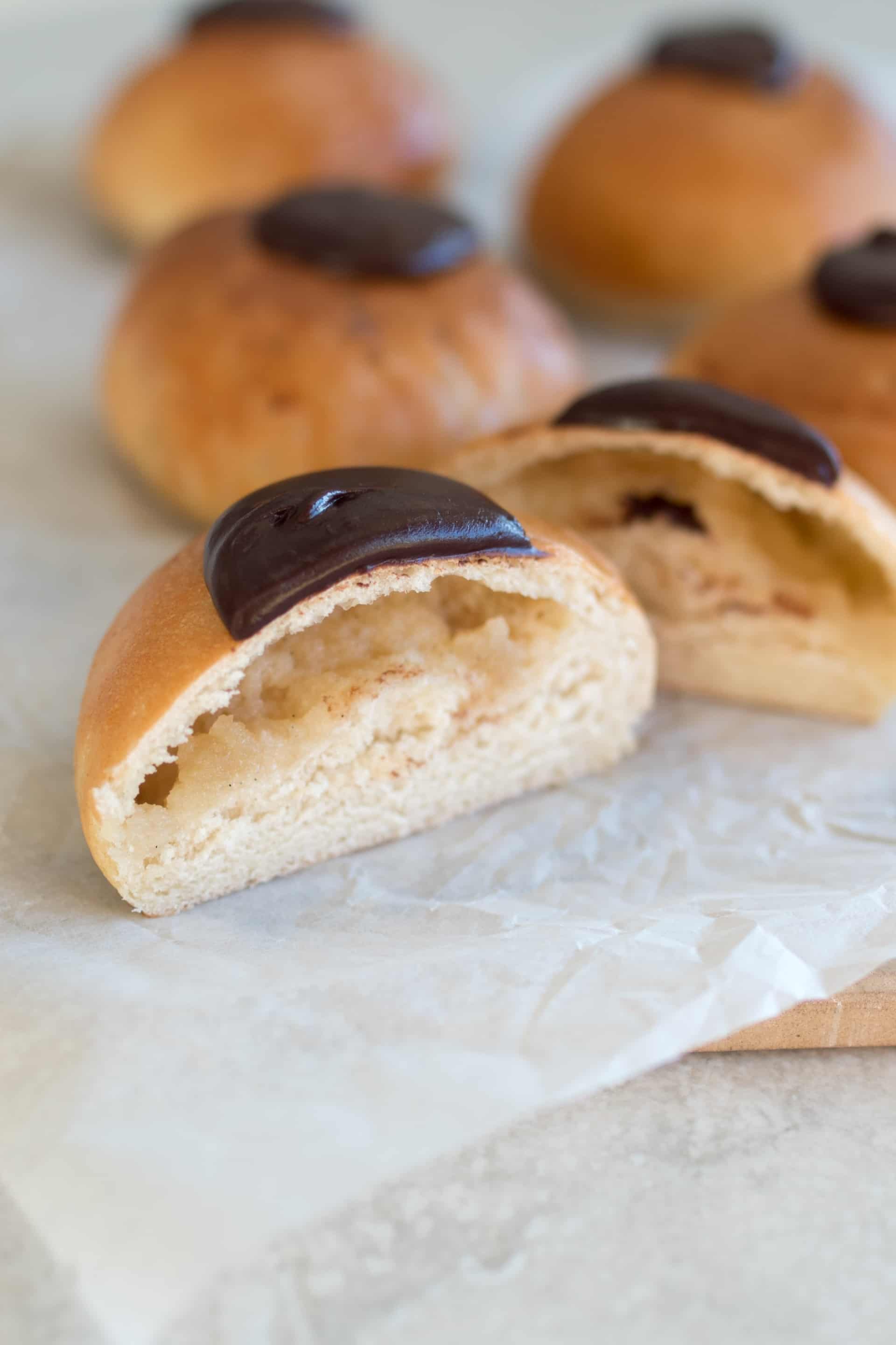 Liv og Simones opskrift: Klassiske fastelavnsboller med vaniljecreme og ...