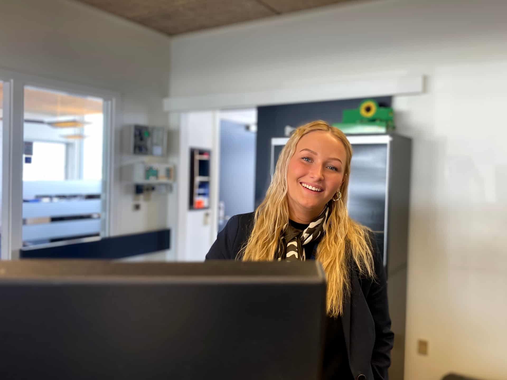 Line på 21 år betaler selv sin uddannelse: Prisen er én million kroner af egen lomme | frdb.dk