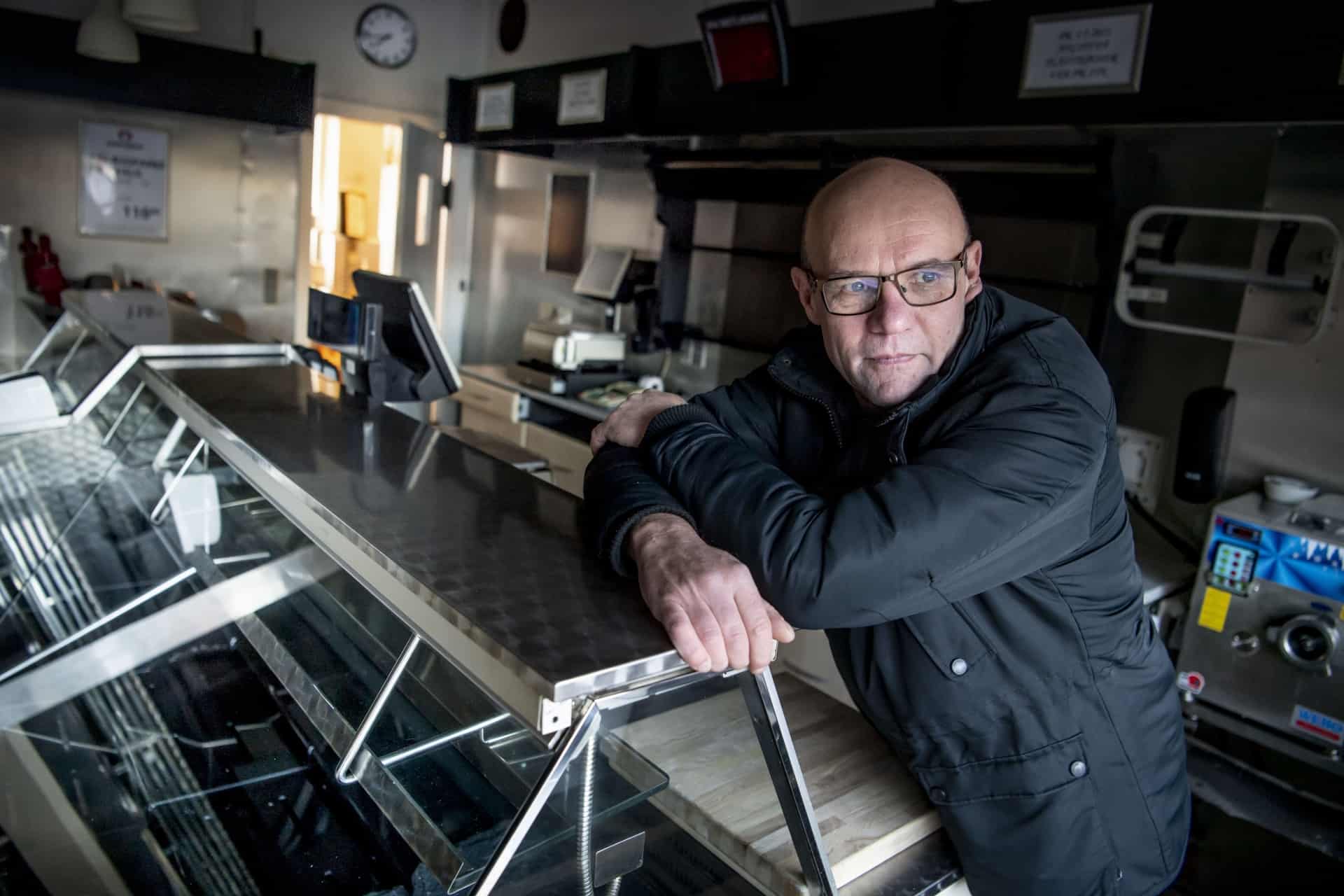 Slagteren Tom gik konkurs med sit livsværk: - Forretningen var jo hele ...