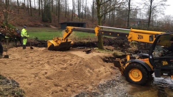 Store maskiner og stærke mænd indtog anlægget | ugeavisen.dk