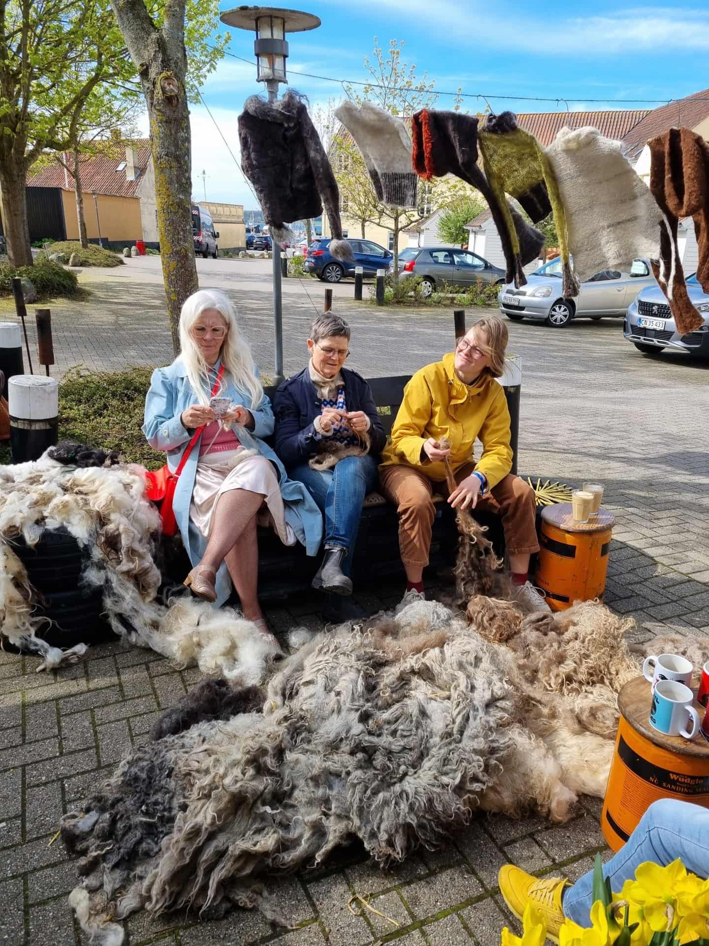 1100 til strik og sang i solskin: Strikkefestival leverer igen på højt ...