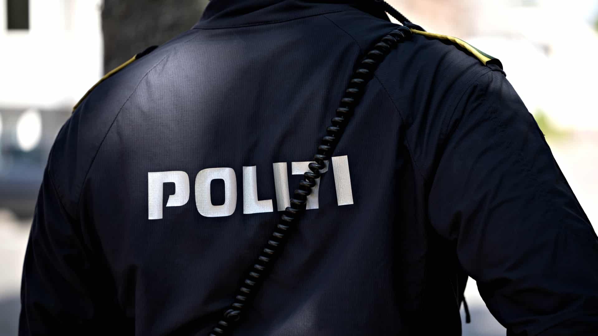 Unge skød med krudt ved politistationen: - Det syntes vi ikke var en ...