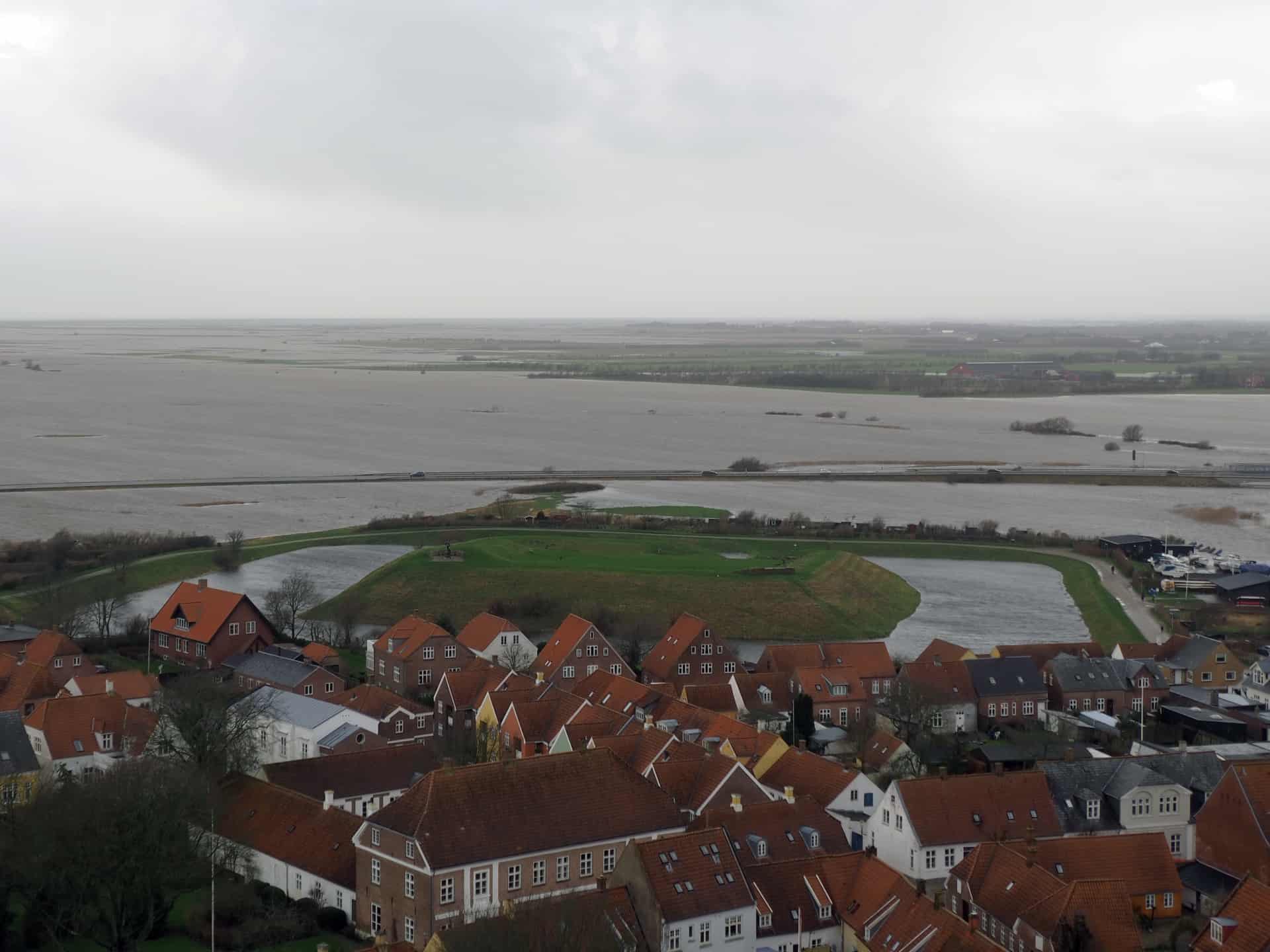 SE DE IMPONERENDE BILLEDER: Vandet har for alvor indtaget Ribe ...