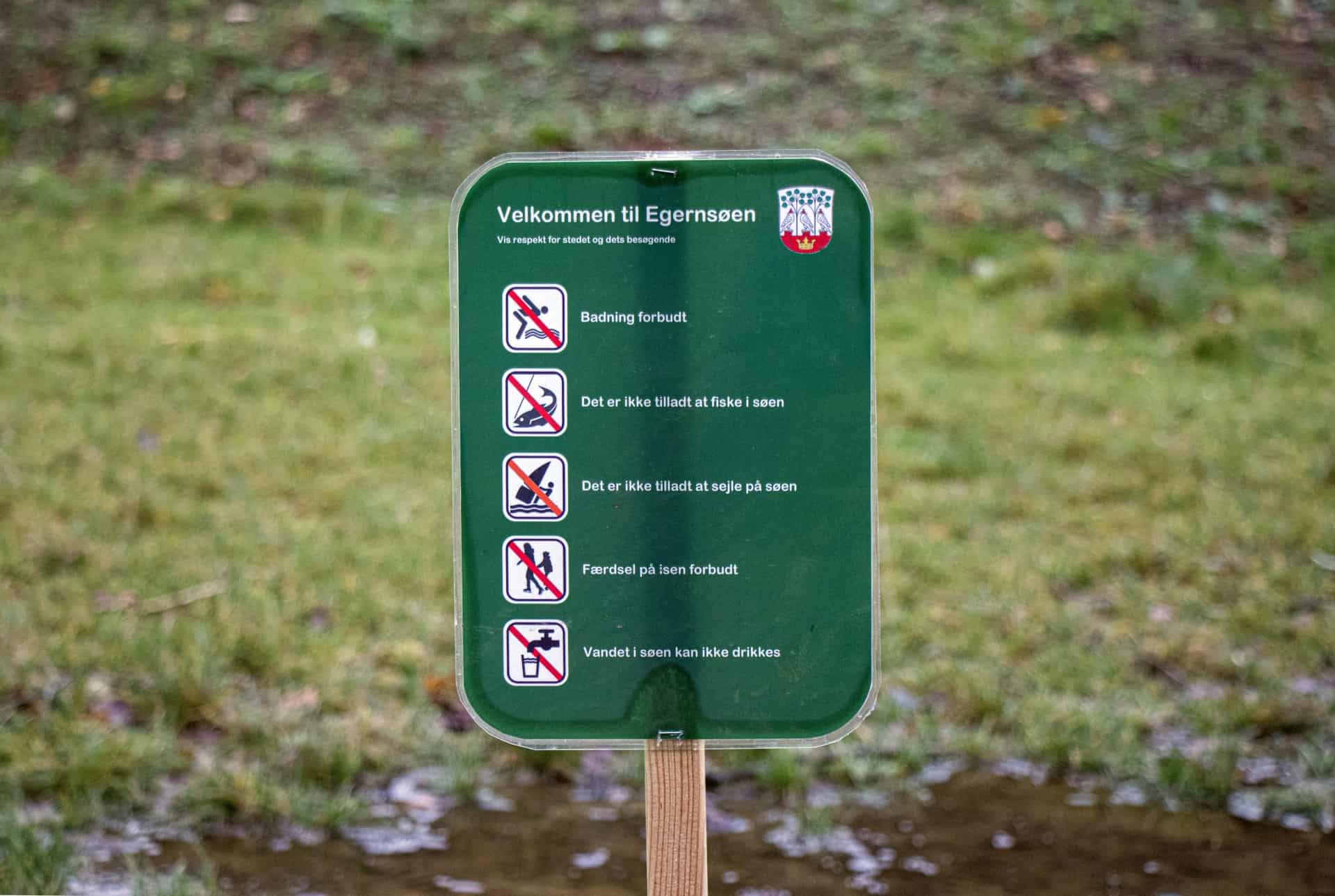 Kender du Egernsøen? Humoristisk skilt blev delt på Facebook - så ...