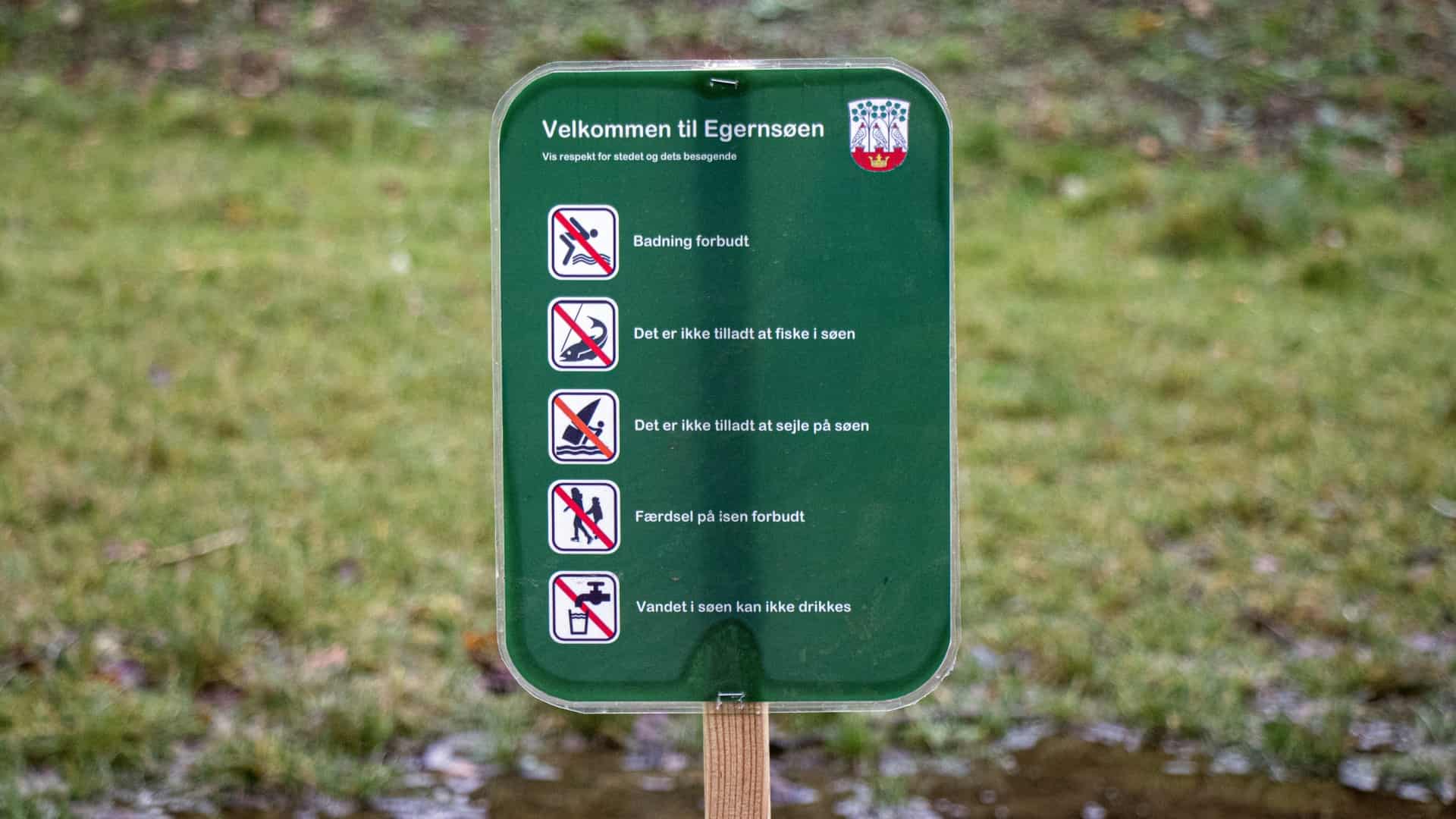 Kender du Egernsøen? Humoristisk skilt blev delt på Facebook - så ...