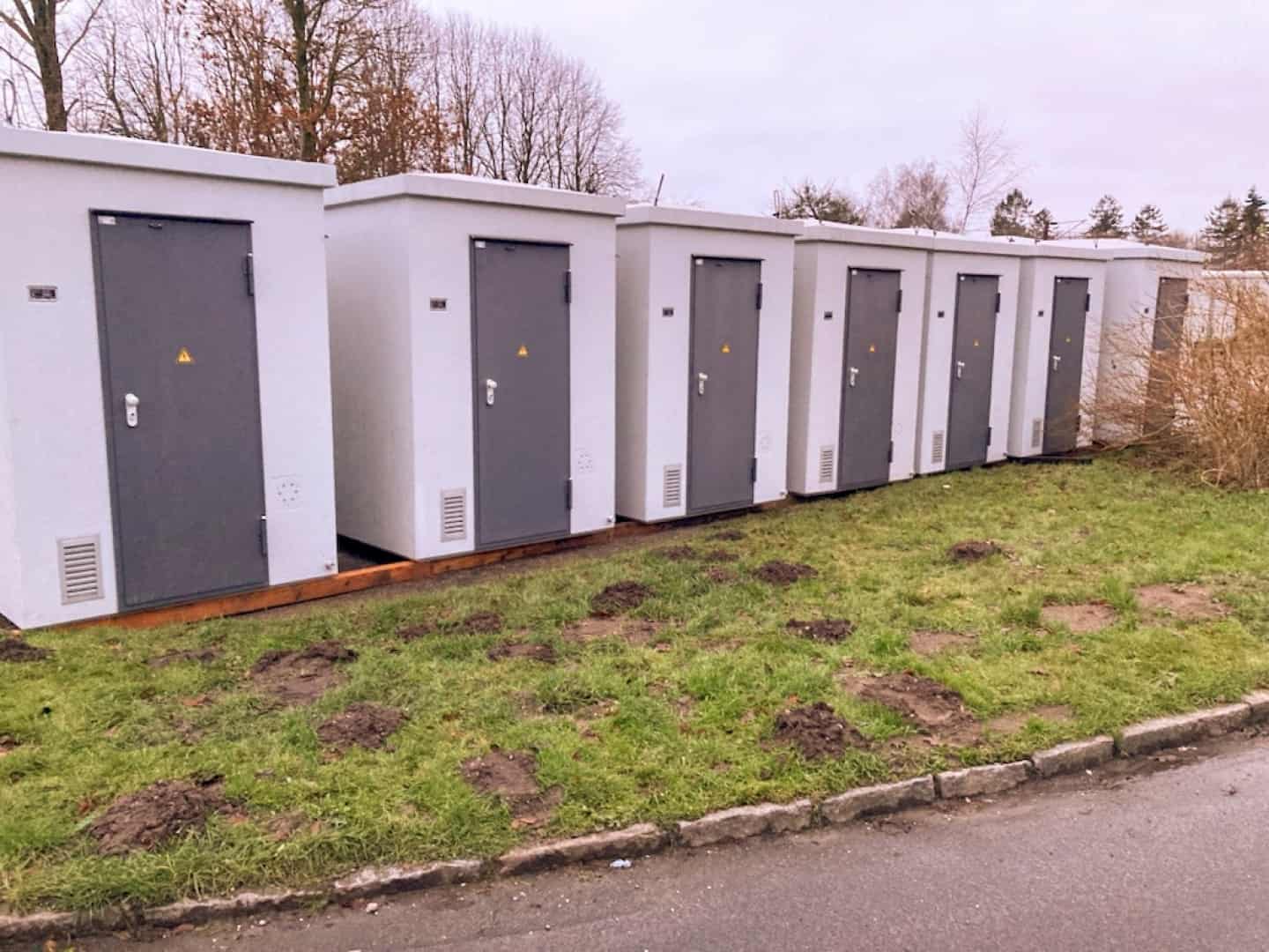 Beboere undrer sig over massevis af skure ved jernbane | jv.dk