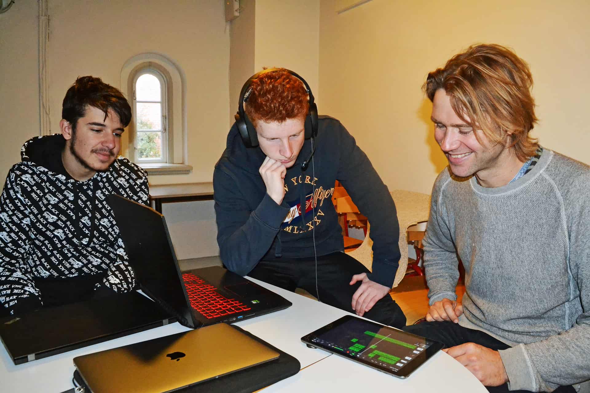 Elever skriver sang med professionel musiker | ugeavisen.dk