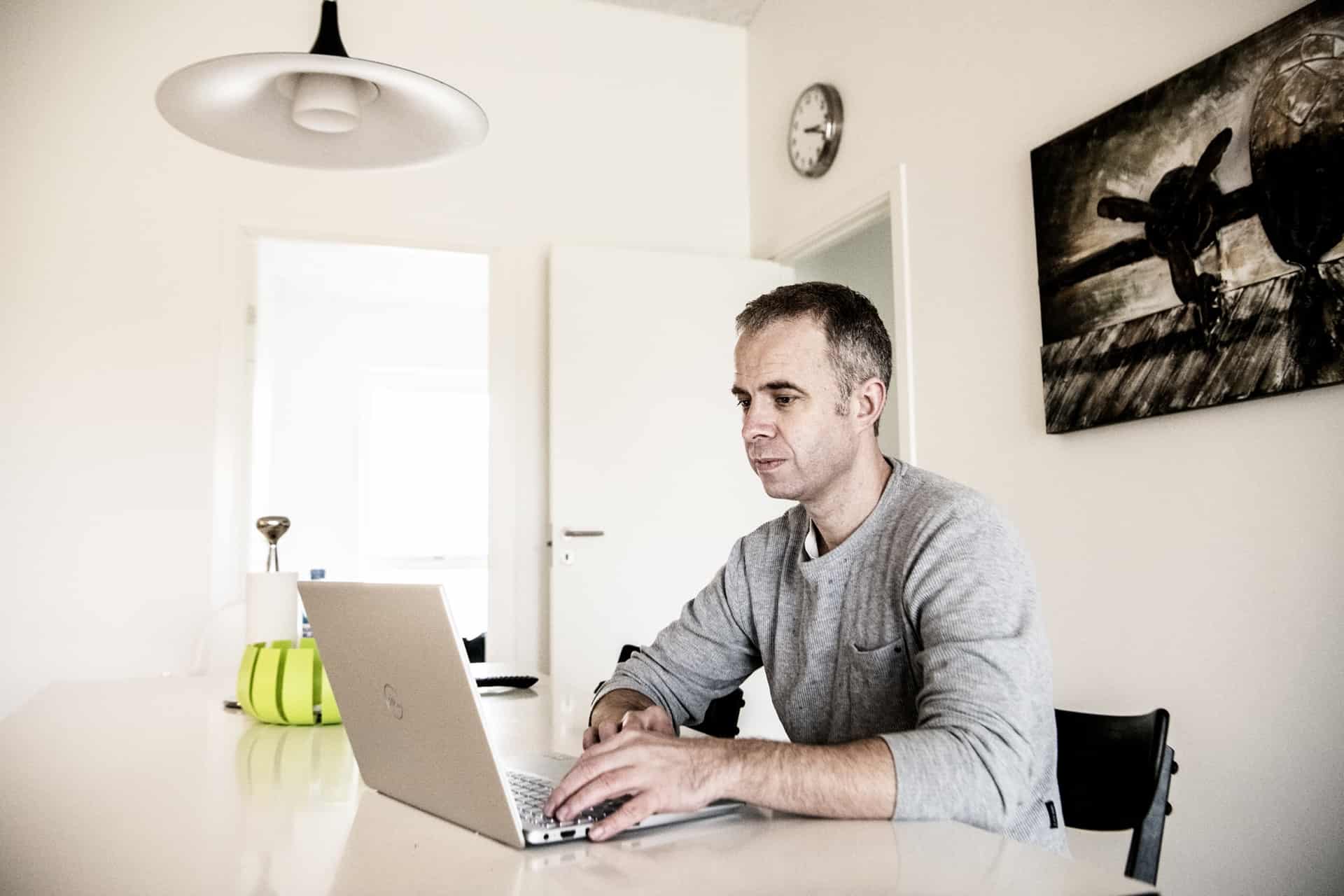 Put i kurv: Brian købte et helt nyt hus på sin pc - det sparede ham for ...