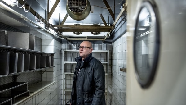Slagteren Tom gik konkurs med sit livsværk: - Forretningen var jo hele ...