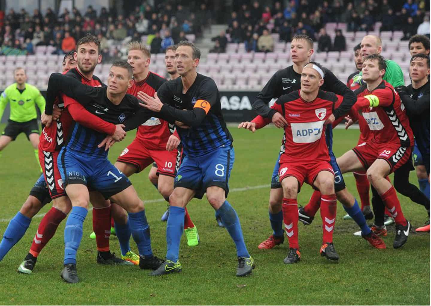 Forsvarsspilleren rækker altid en hånd ud til andre | ugeavisen.dk