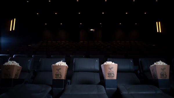 Se billederne: Kig ind i færdig biograf der kun mangler gæster ...