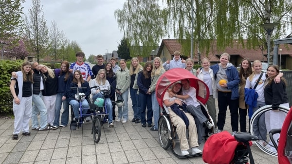 Elever fra VGIE hjalp til i lokalområdet | ugeavisen.dk