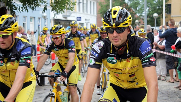 SØNDERBORG: Team Rynkeby malede byen gul - SE FOTOS | ugeavisen.dk