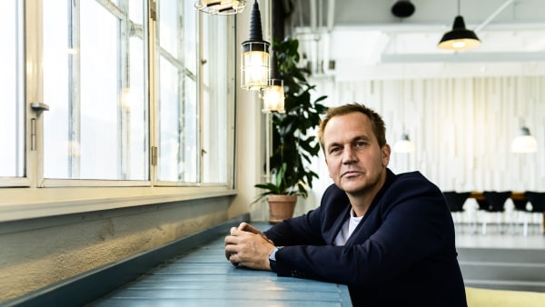 Tv-værten Jakob Illeborg giver 15 koncerter i efteråret: Kontant sanger ...