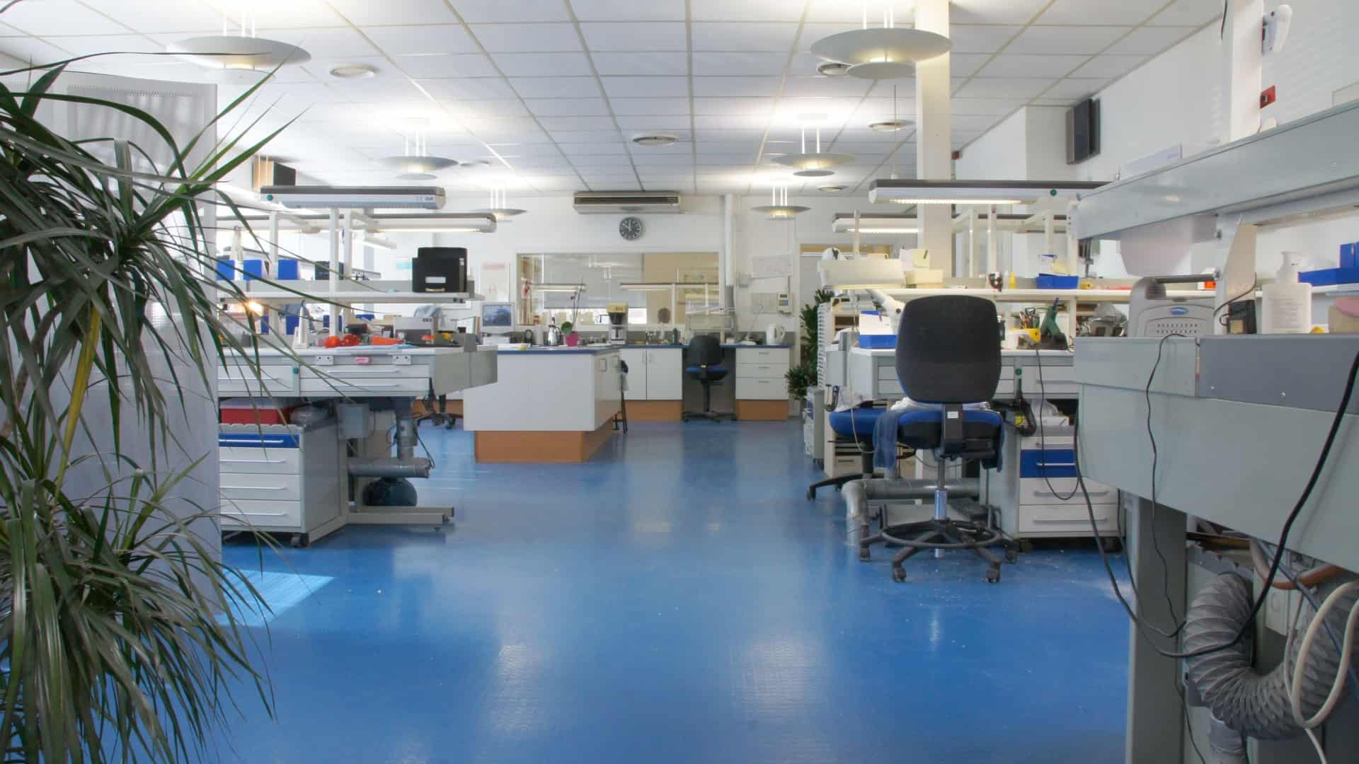 Mogens Larsen - Alle former for tandteknisk arbejde siden 1972. | vafo.dk