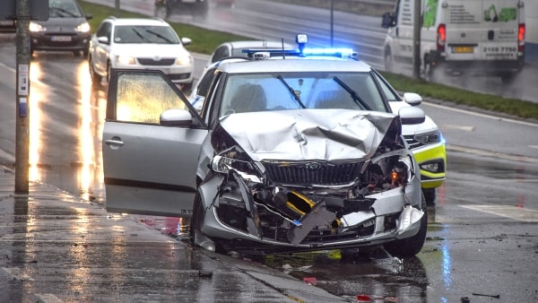 To biler stødt sammen i kryds på Strandvejen | fyens.dk