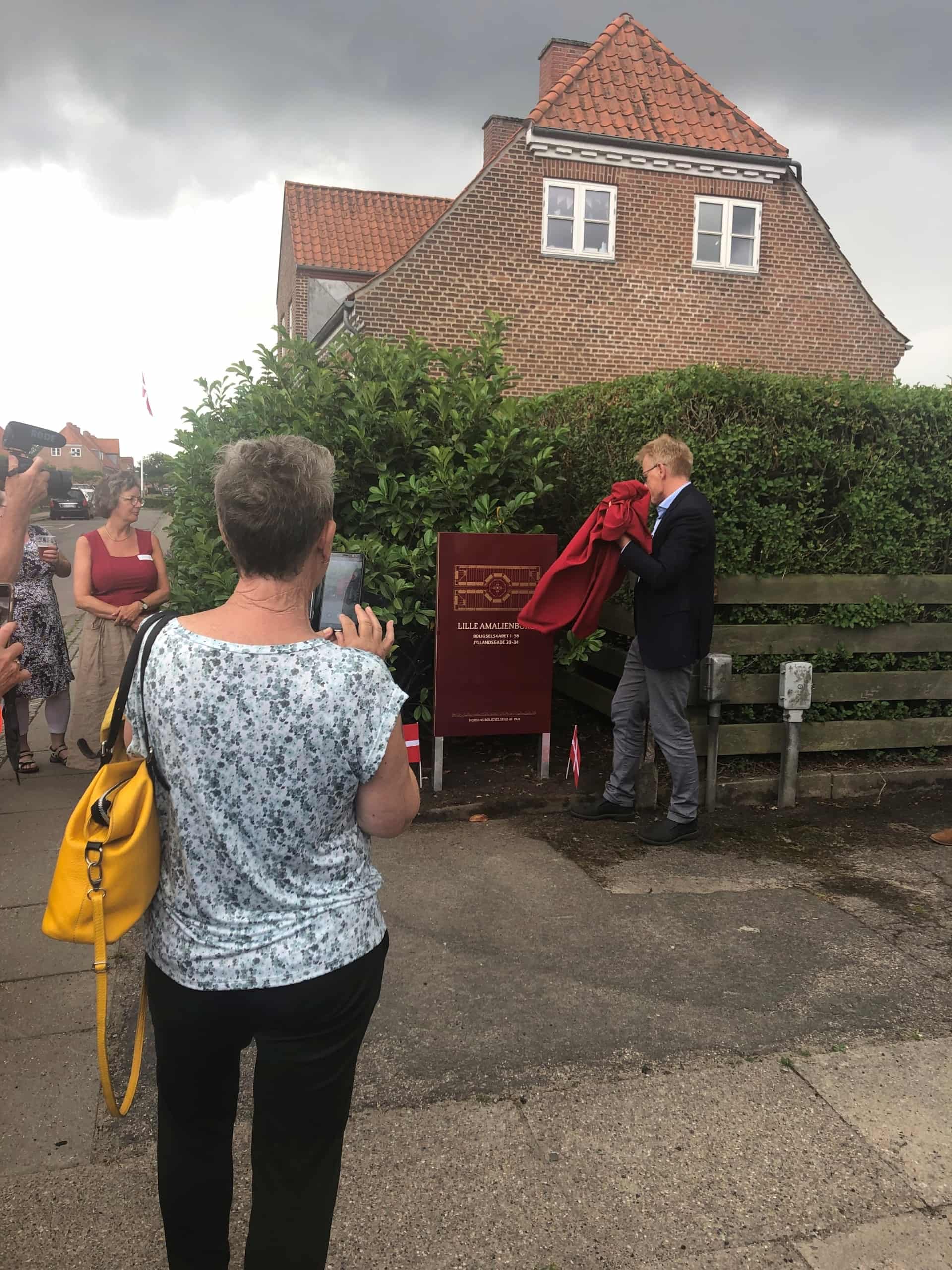 Der skulle gå 100 år - men nu står der Lille Amalienborg på skiltet ...