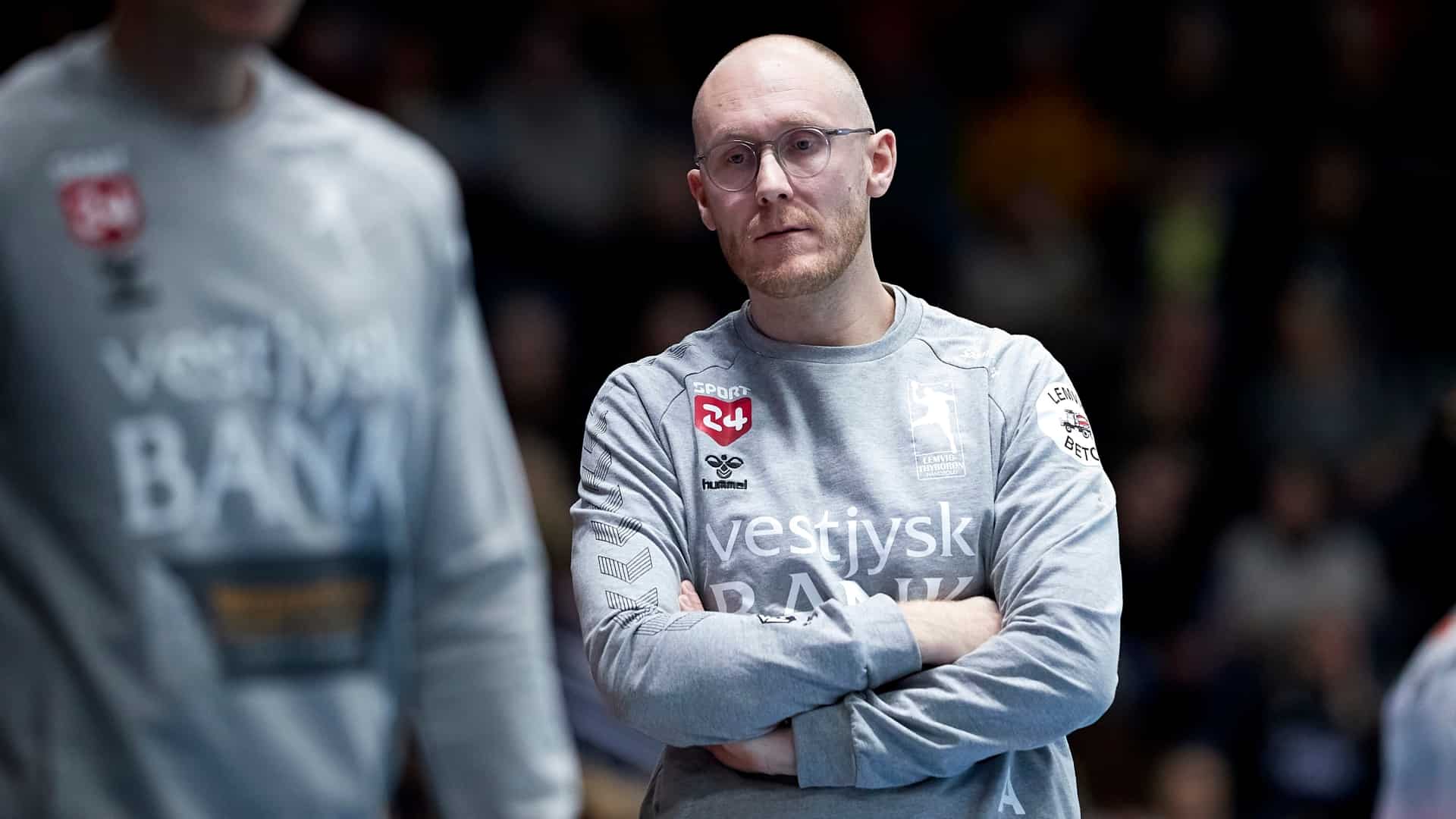 Dennis skulle ikke være cheftræner mere, men nu har han ombestemt sig ...