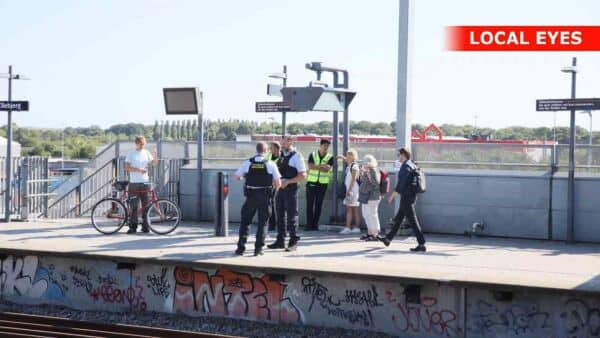 Politiet anholder mand efter knivstik i S-tog | jv.dk Politiet anholder mand efter knivstik i S-tog | jv.dk