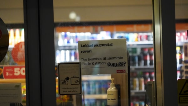 Røveri mod Circle K: Mand med Netto-pose truede med 20-25 centimeter ...