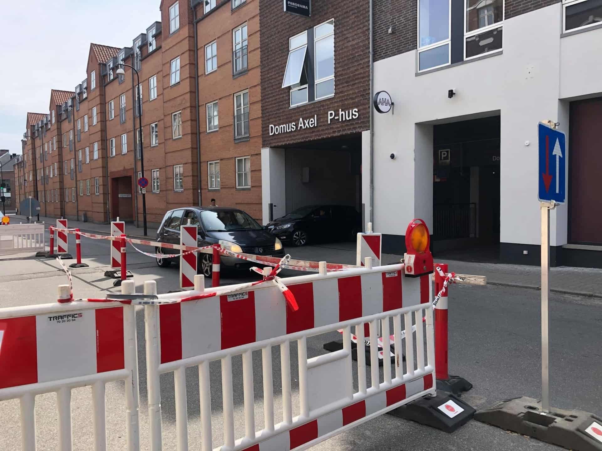 Beboer undrer sig over trafik-kaos: - Hvorfor ensretter man ikke adgang ...