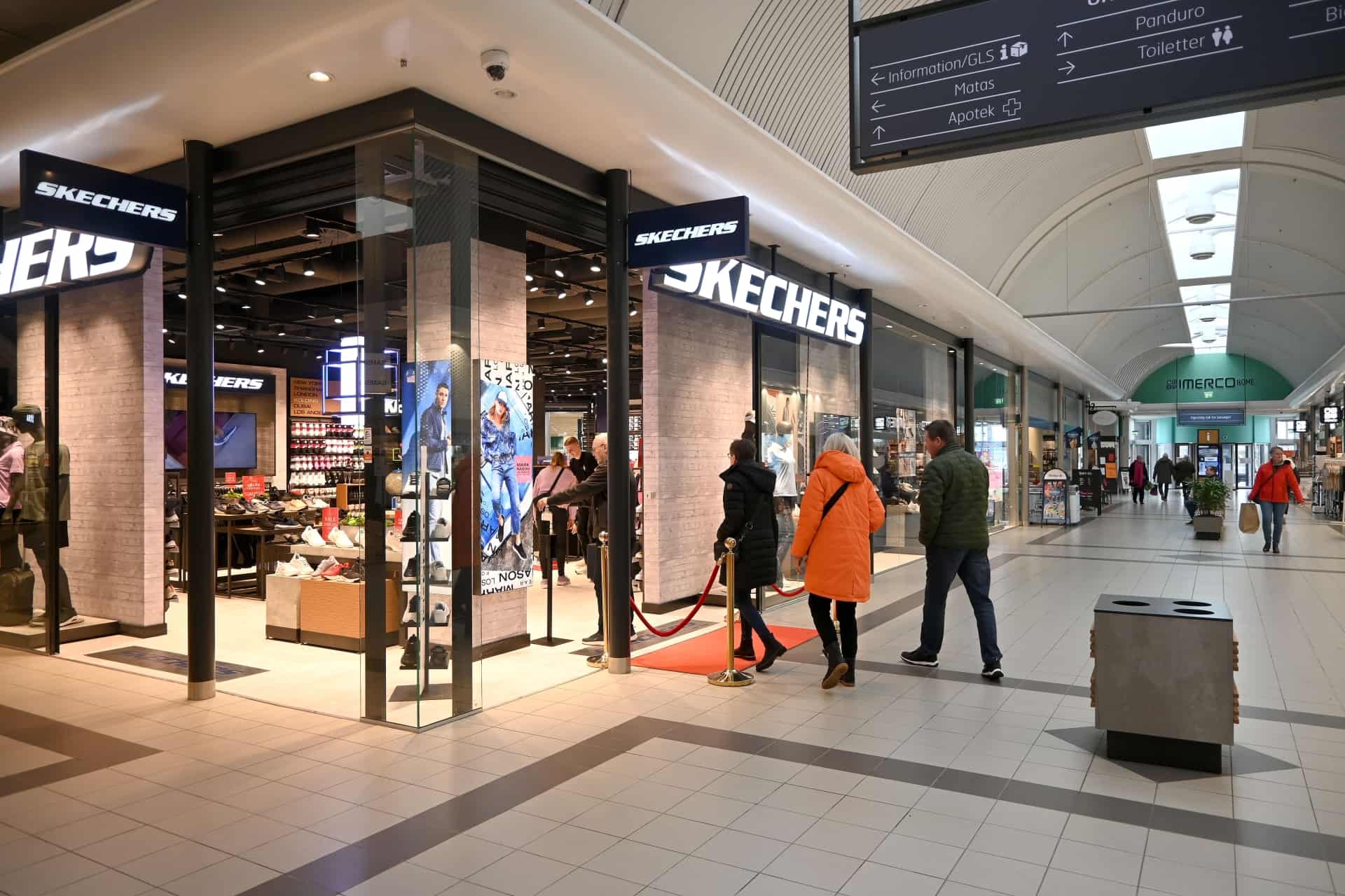 Efter flere uger med renoveringer: To nye skobutikker er nu åbnet i ...