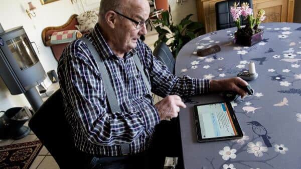 Hans Verner står selv for målingen | jv.dk