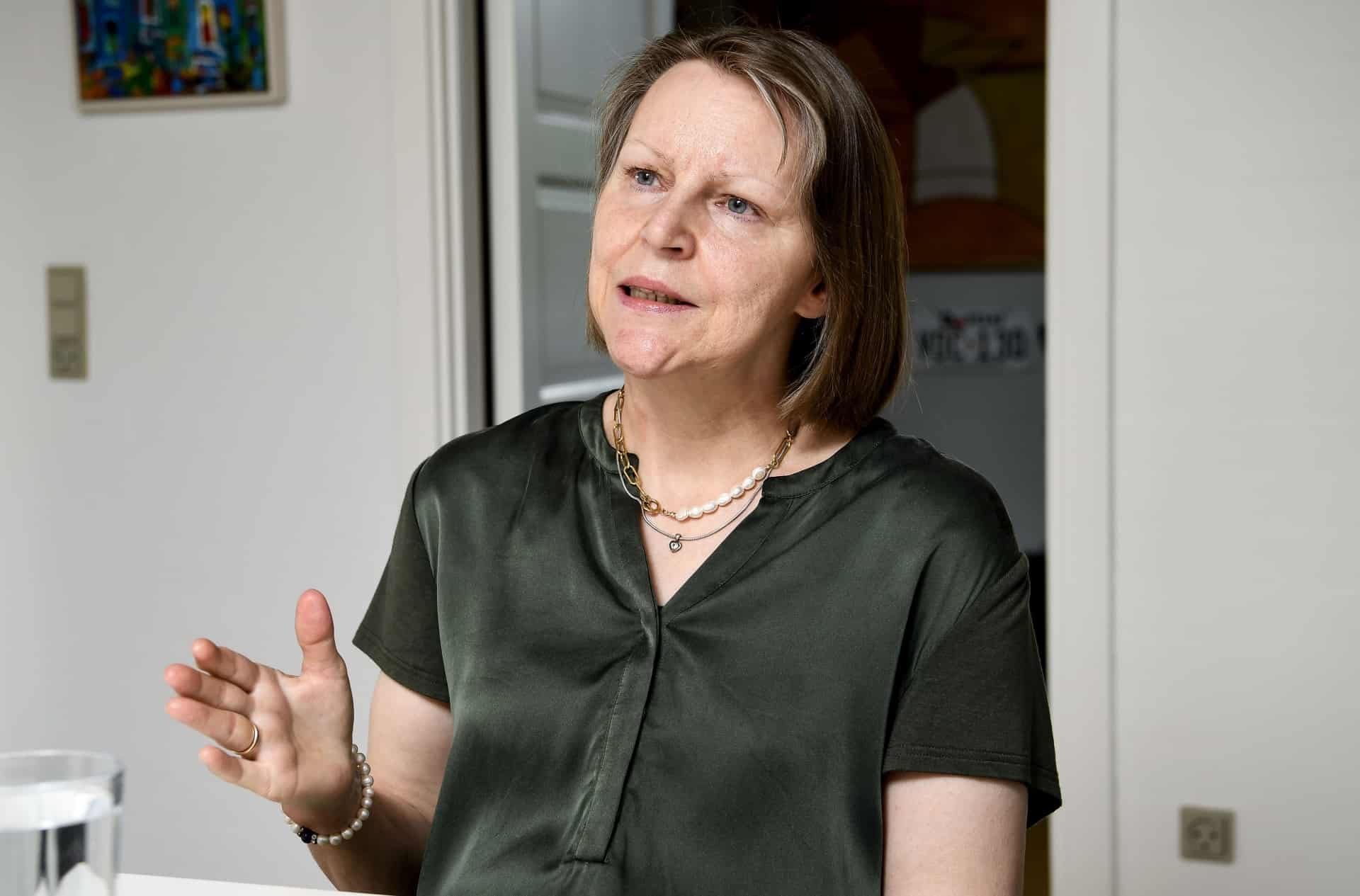 Anne Lise oplevede, at hendes far misbrugte hende - nu har hun skrevet ...