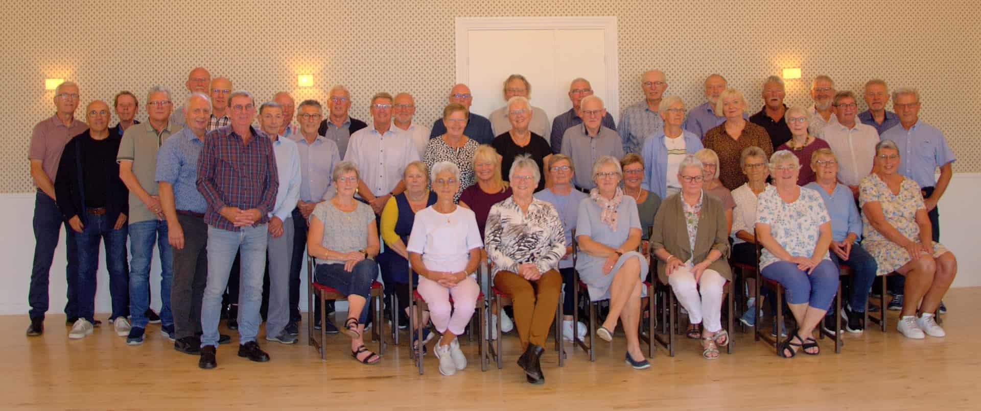 50 elever ud af 57 elever fra Gredstedbro mødtes 55 år efter første ...