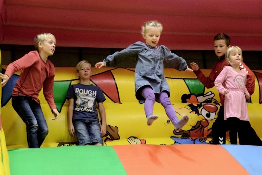 Hoppende børn i DGI-Huset | ugeavisen.dk