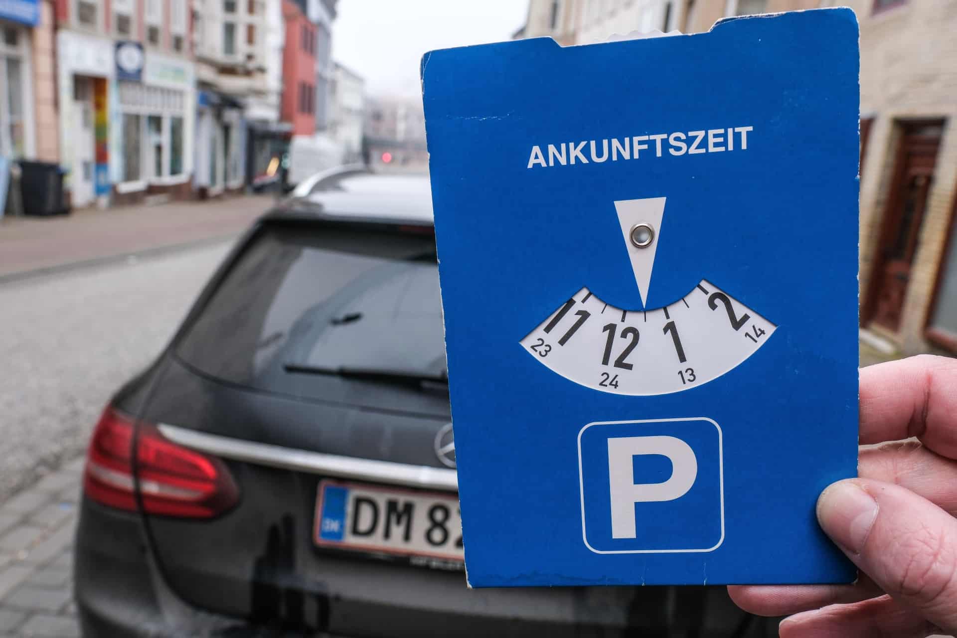 Pas på, når du kører over grænsen: Danske p-skiver giver bøder fra i ...