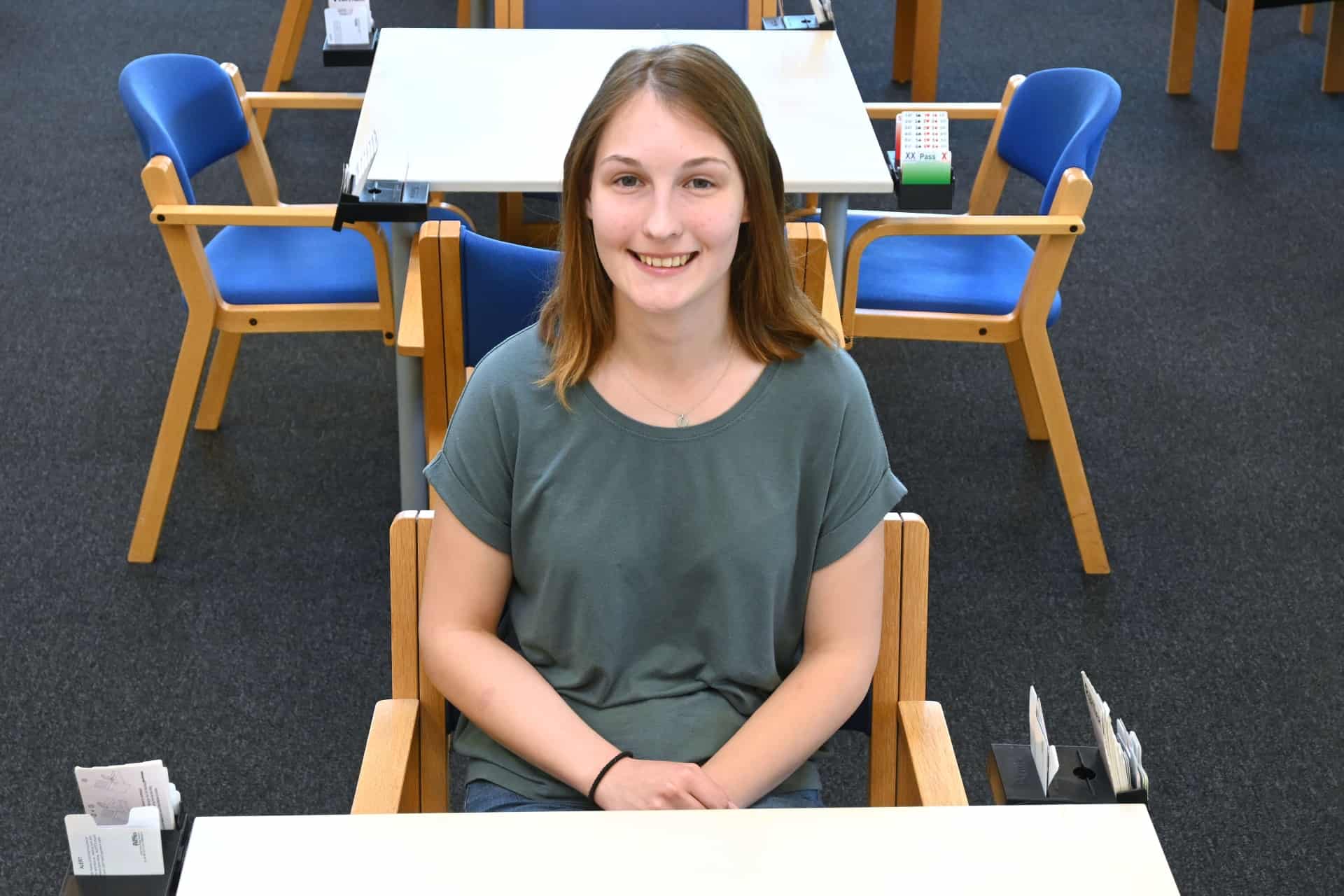 Leah startede til bridge som 7-årig: Nu rejser hun med ...