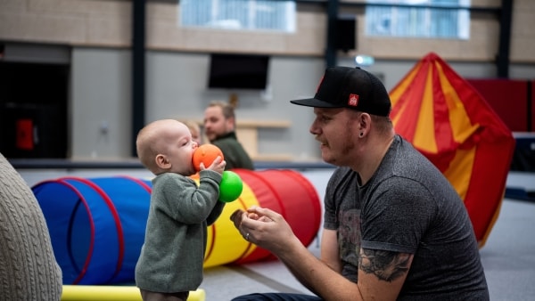 Blandt landets bedste til barsel: Sådan har ny lovgivning påvirket far ...