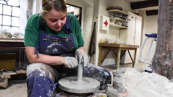 Vinterudstilling: Emma Rose og Inga Amalie krydser linjerne | ugeavisen.dk