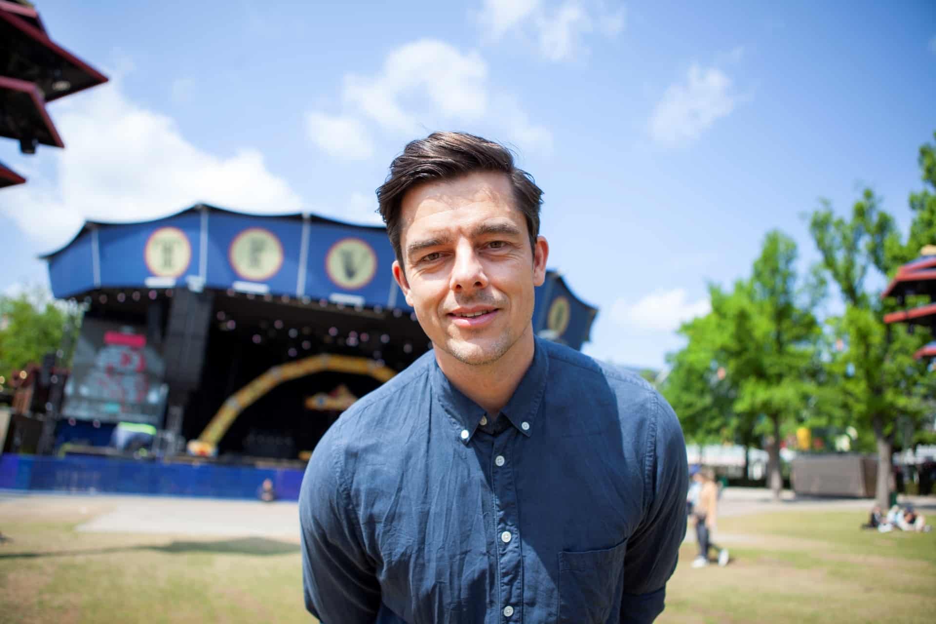 Standupkomiker Michael Schøt: - Jeg bruger kultur som eskapisme ...