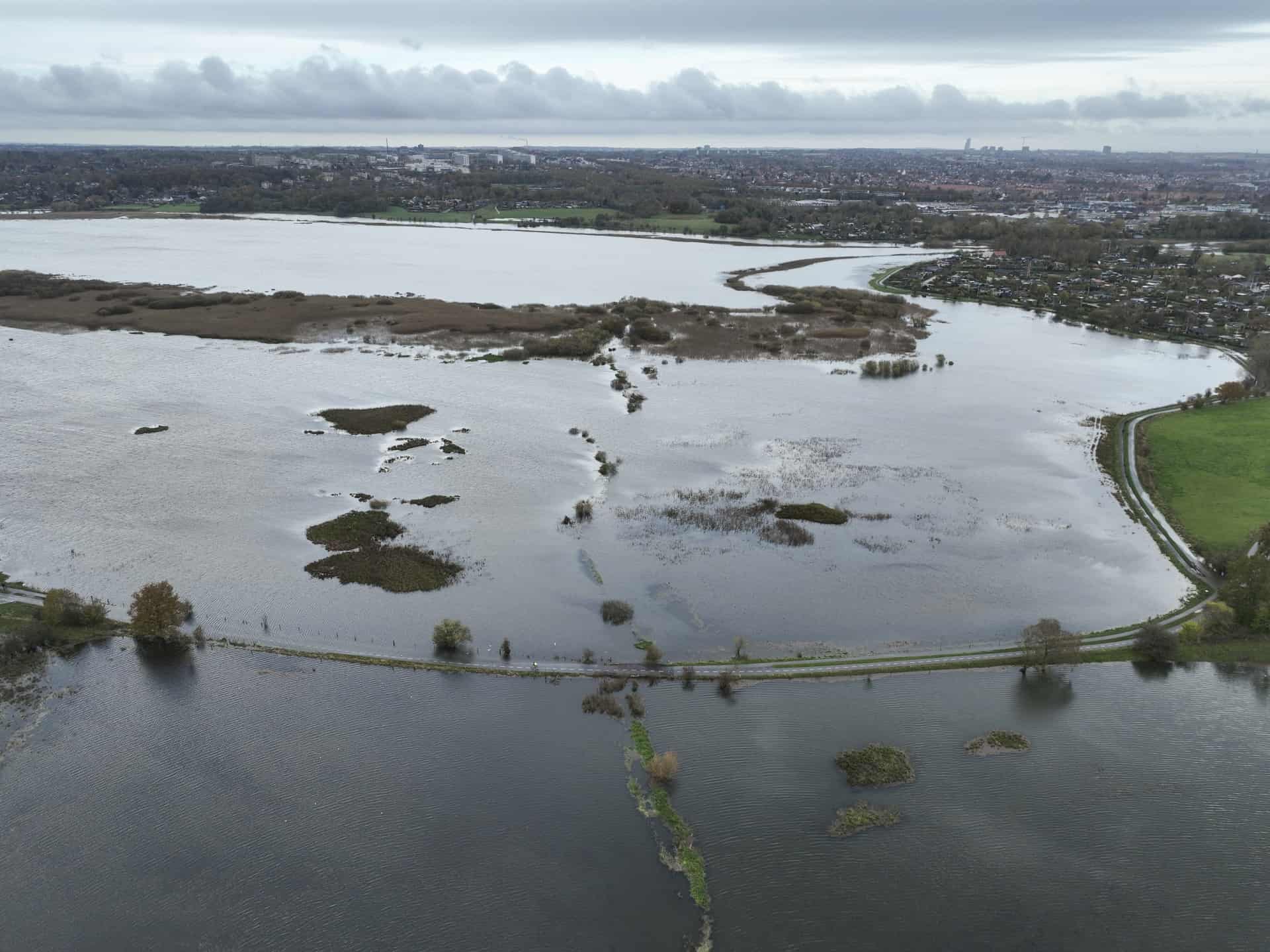 Risiko for oversvømmelser: Vandet stiger, og der er mere regn på vej - det er nu, du skal ...
