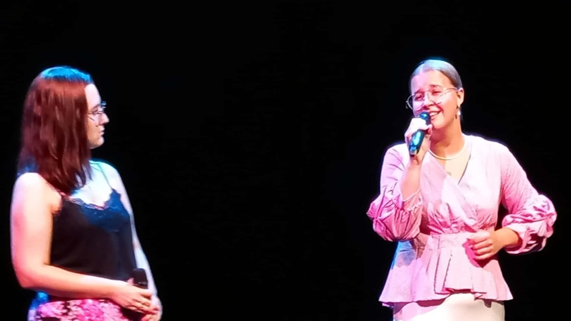 Ungt talent er med på scenen til musical smækfyldt med hits : - Det er ...