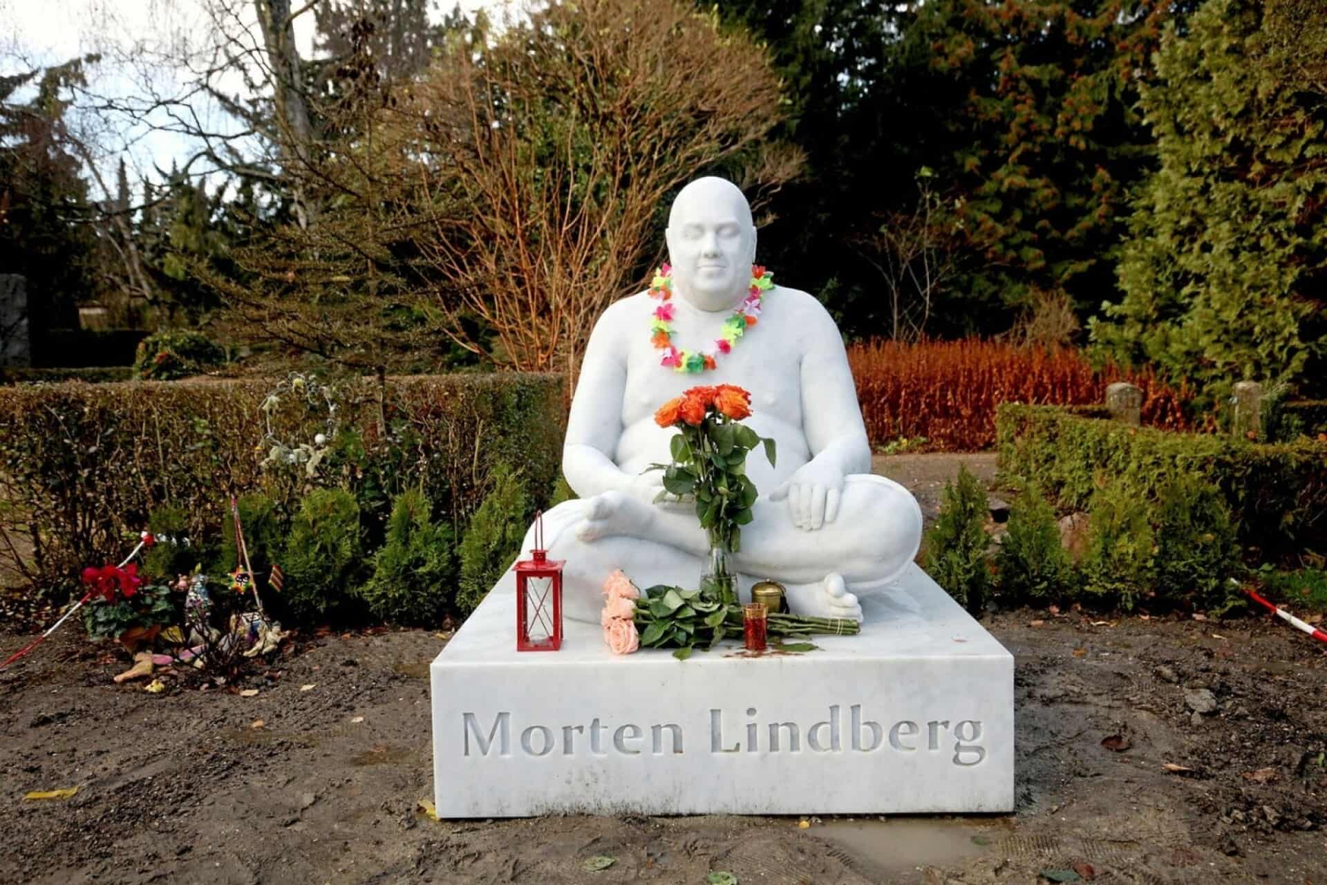 Se billederne: Master Fatman fik sin flotte gravsten | ugeavisen.dk