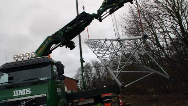 Ny mast tårner sig op nær Hadsten Station | stiften.dk